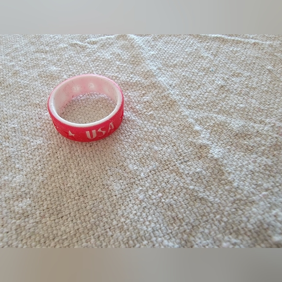 Qalo | Jewelry | Qalo Strata Red And White Usa Silicone Ring Size 6 ...